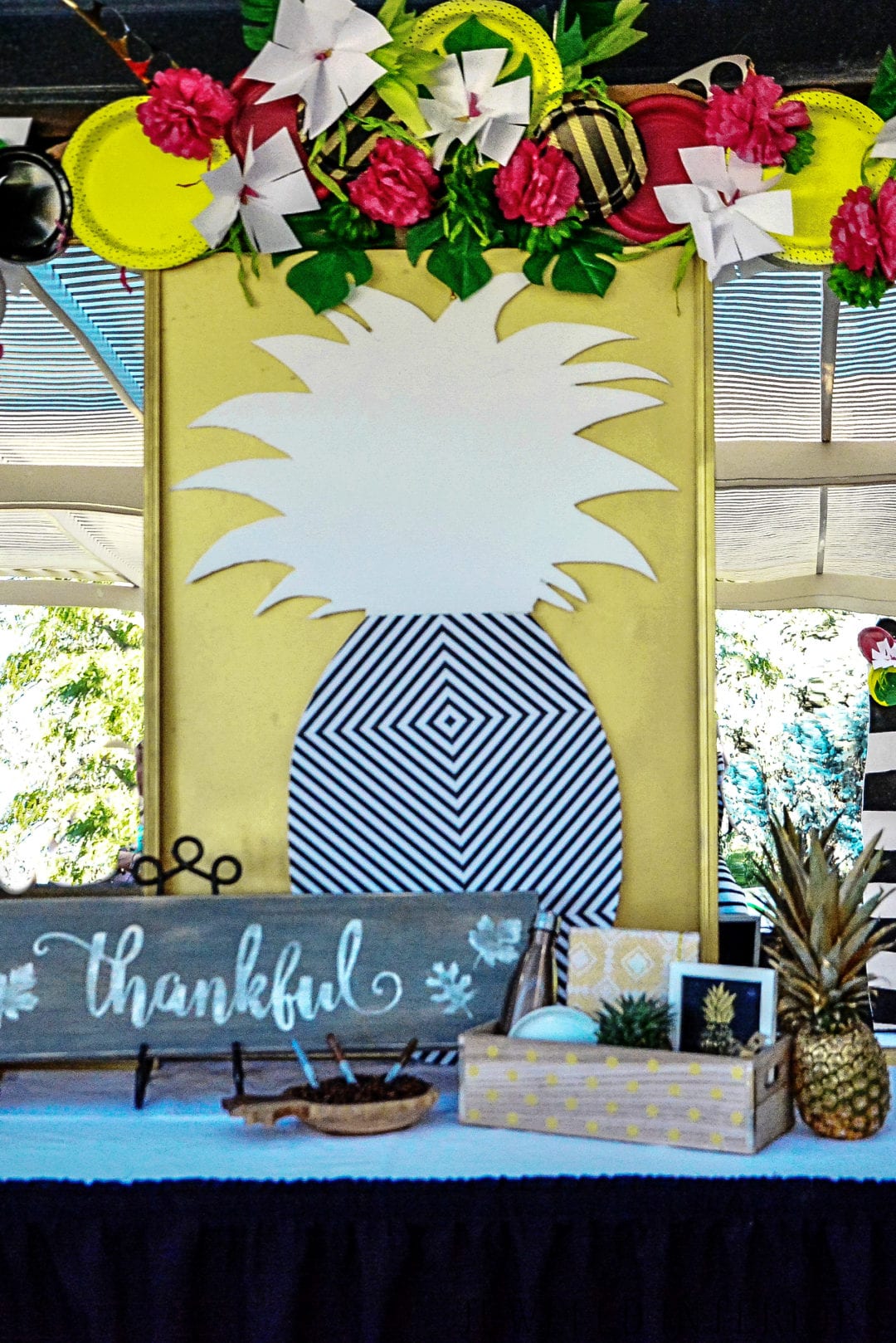 How to Decorate an INEXPENSIVE Pineapple Party! ⋆ Jewel Marlowe