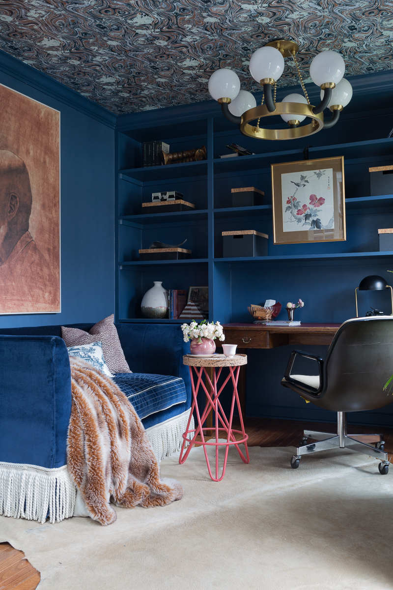 Cozy blue study with decorative ceiling. ⋆ Jewel Marlowe