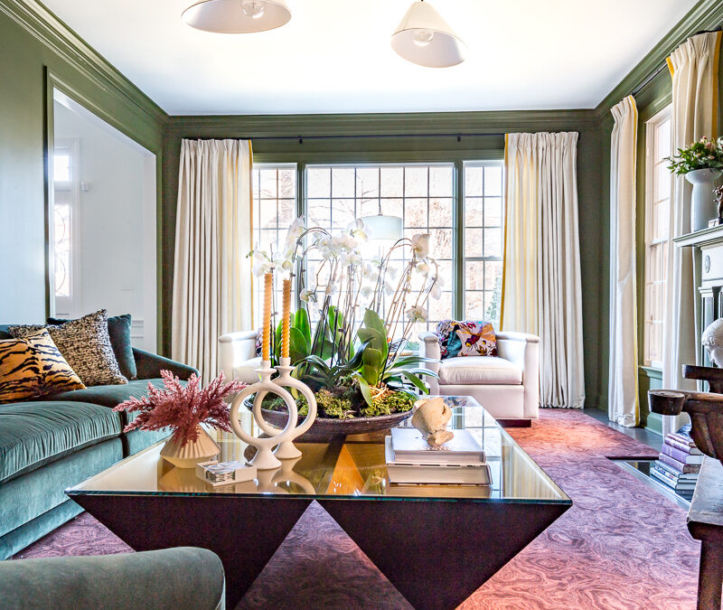 Elegant living room with glass coffee table. ⋆ Jewel Marlowe